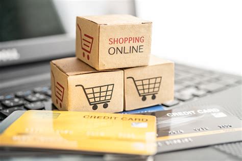 노트북 컴퓨터에 신용 카드와 온라인 상자를 쇼핑 금융 상거래 수입 수출 사업 개념 0명에 대한 스톡 사진 및 기타 이미지 0명 구매 그래프 Istock