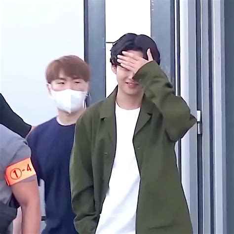 کیم تهیونگ بدون آرایش هم بی نقص ترین چهره رو داره