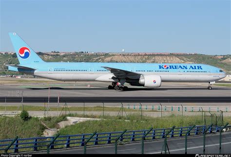 Hl8210 Korean Air Boeing 777 3b5er Photo By Norber Id 695162