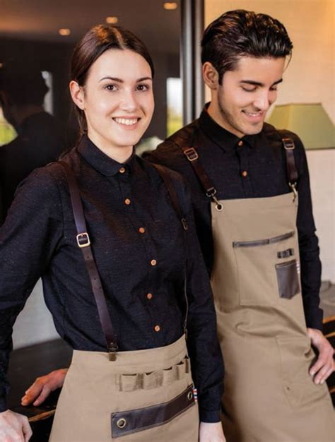 Pin By Flavia Monteiro On Café Barista Outfits Cafe Uniform Restaurant Uniforms