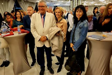 Проф Христо Пимпирев с Орден на Изабела Католическа от испанския посланик