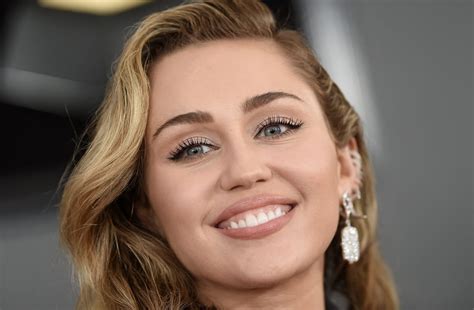 Miley Cyrus Displays Toned Bod While Celebrating Huge Accomplishment