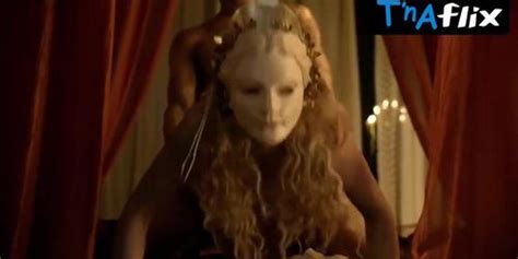 Viva Bianca Lesbian Butt Scene In Viva Bianca Erin Cummings Anna Hutchison Jenna Lind