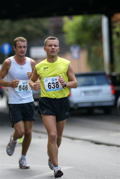 Bw Lifegoes 갈색 머리 거리 건강한 생활 결단 경쟁 경쟁 스포츠 골 공개 이벤트 공연 귀여운 그룹 남자 선수들 달리는 달리는 사람
