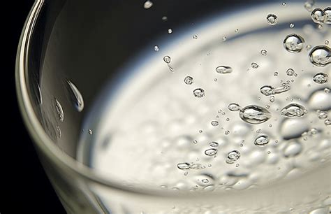 유리잔에 담긴 물 물 물방울 물컵 배경 일러스트 및 사진 무료 다운로드 Pngtree