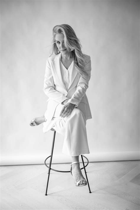 Jessica Capshaw Moves Fashion And Lifestyle Online