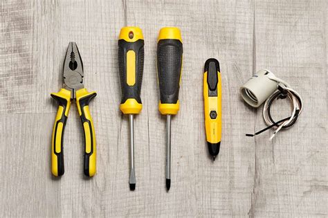 How To Replace A Bulb Socket In A Light Fixture