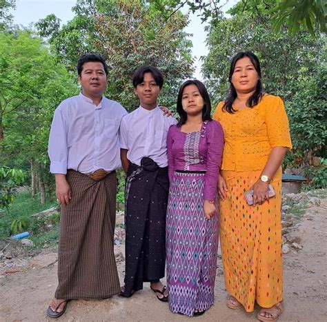 ☂️☂️အပြင်ထွက်ရင်ထီးကို မယဉ်မိုးထွန်း အထည်ဆိုင် Facebook