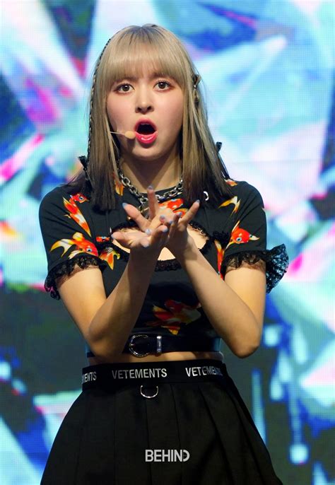 [포토] 엔믹스 Nmixx 릴리 강렬한 눈빛으로 열창 네이트 뉴스