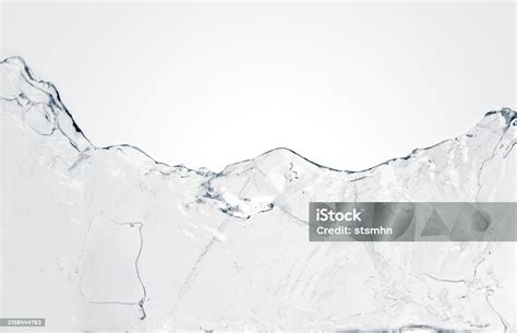 흰색 배경에 순수한 투명한 질감의 분쇄 된 얼음 조각입니다 0명에 대한 스톡 사진 및 기타 이미지 0명 각얼음 겨울