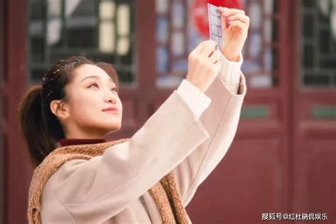 央视主持人蓝羽首次触电31岁与47岁饰演爷孙俩着实有点牵强 成龙 余皑磊 电影