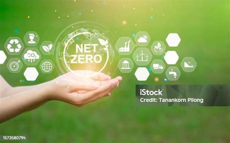 손에는 탄소 중립 Net Zero 아이콘이 있습니다 순 제로 탄소 배출량 및 순 온실 가스 배출량의 개념 환경에 대한 많은 아이콘이 있습니다 0에 대한 스톡 사진 및 기타