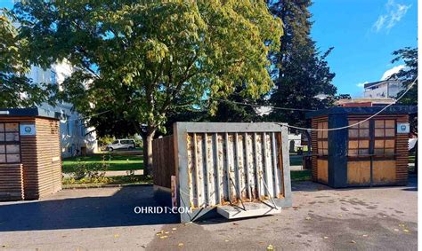 ФОТО На Кеј Македонија превртена типизирана куќарка Ohrid1