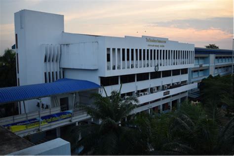 อาคารสถานที่ โรงเรียนมัธยมวัดหนองแขม