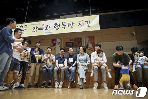 김정숙 여사 라떼파파들과 간담회 뉴스1