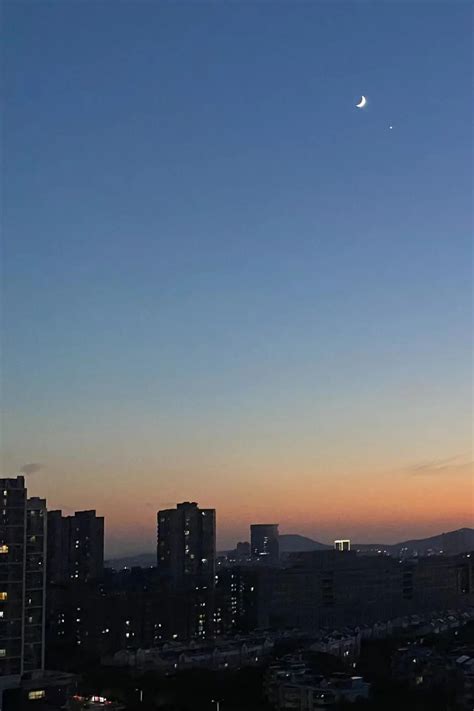 今夜江宁天空上演金星合月