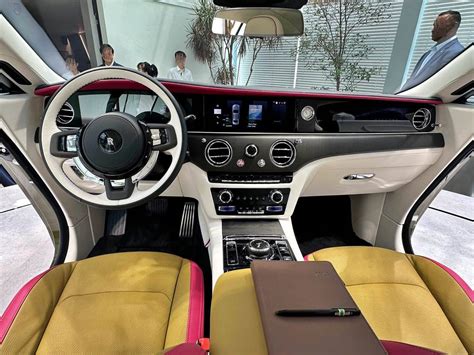 롤스로이스 전동화 흐름 합류…첫 전기차 ‘스펙터 공개 에누리 쇼핑지식 뉴스