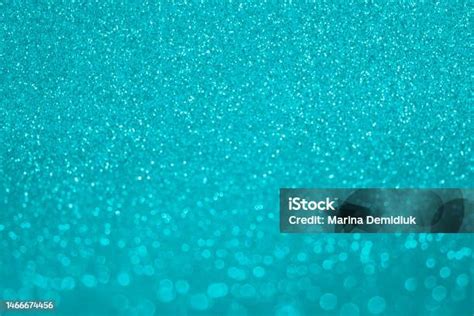 추상 파란색 반짝이 배경입니다 시안 컬러 텍스처 반짝이는 반짝이는 종이 크리스마스 휴가 계절 벽지 장식입니다 인사말 청첩장 카드 디자인 스파클 라이트 보케 배경 밝은 청색에