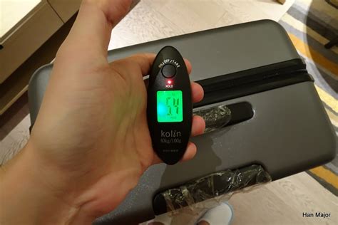 開箱 小米28吋行李箱開箱使用心得。樸素的外表有著超大的容量行李箱