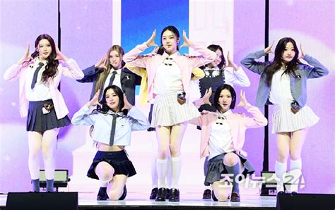 [포토] 소녀시대 이후 18년만⋯sm 다인원 걸그룹 하츠투하츠 데뷔