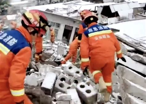 Sacude Terremoto De Magnitud 7 A China