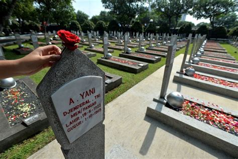 Awal Tahun Ziarah Ke Makam Pahlawan Republika Online