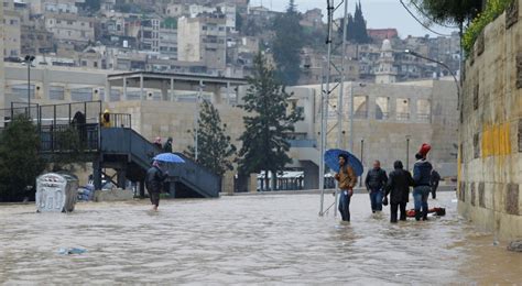 الدفاع المدني يتعامل مع 1382 حالة إسعاف وإطفاء وإنقاذ في 24 ساعة