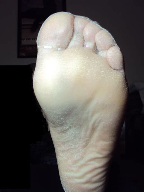 Plenty Of Nyloned Feet To Luv On R Soles In Pantyhose