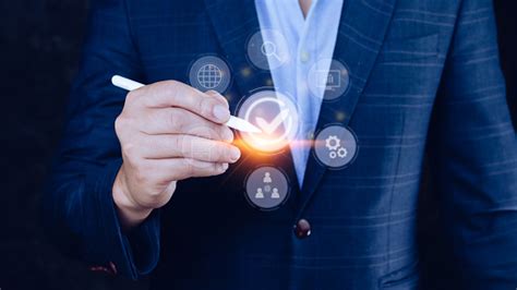 품질 보증 또는 Qa 및 품질 관리 또는 Qc 및 개선을 통한 품질 관리 표준화 및 인증 개념 규정 및 표준 준수 관리자와 함께하는 개념 가상현실에 대한 스톡 사진 및 기타