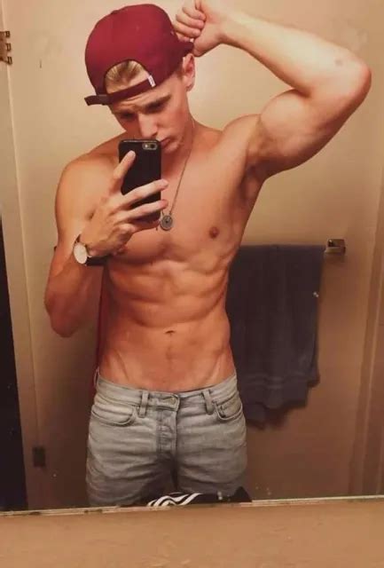 Shirtless Male Beefcake Muscular Jock Hunk Ripped Abs Photo Pic 4x6 D33