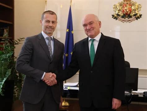 Президентът на УЕФА Чеферин е вече в София Гонзо го заведе при премиера Защото Zashtoto