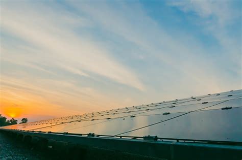 태양 전지 패널 대체 전기 소스 지속 가능한 자원의 개념 그리고 이것은 태양 전지 패널 모노 유형입니다 건설 산업에 대한 스톡 사진 및 기타 이미지 Istock