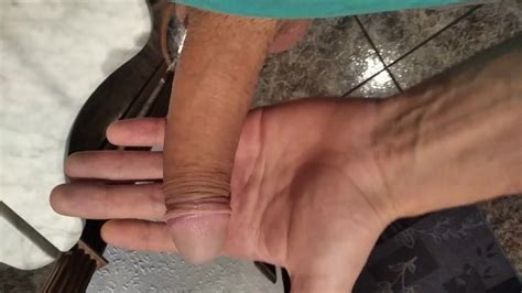 性欲旺盛的他在电梯里拿出了他的大鸡巴然后在家里他打了他的鸡巴 Pornhub