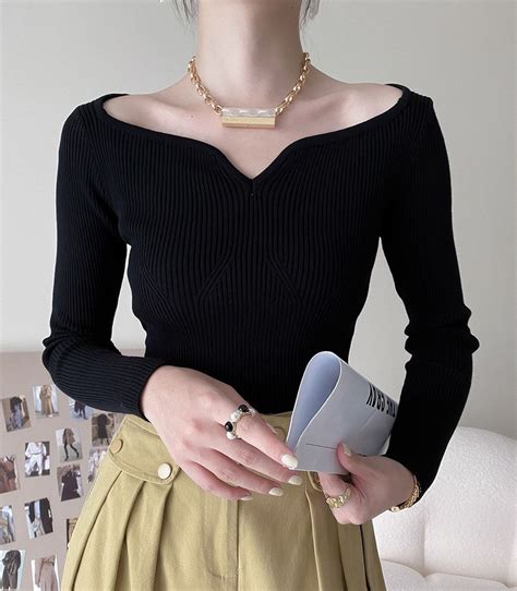 [당일출고] 로디안 오프숄더 크롭 니트 스웨터 겨울 골지 니트티 하객룩 44사이즈 키작녀쇼핑몰 르뚜앙