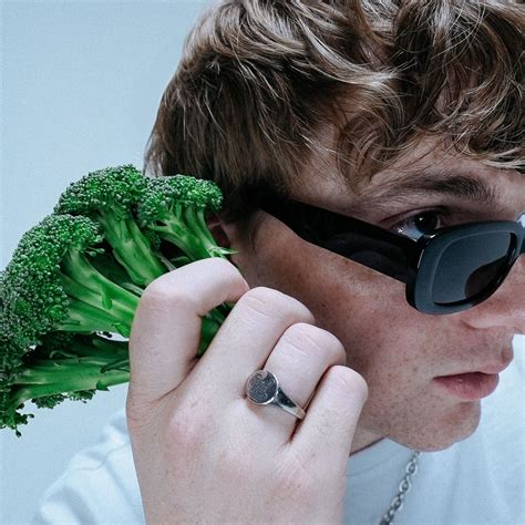 Veggi · Artist Profile