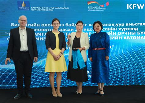 Тусгай хамгаалалтын бүсийн сумдад эмнэлгийн түргэн тусламжийн автомашин гардуулжээ Isee Mn