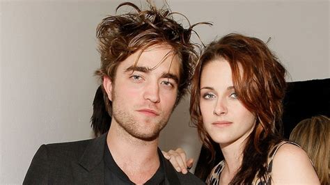 Robert Pattinson Fell Off A Bed Kissing Kristen Stewart In Twilight