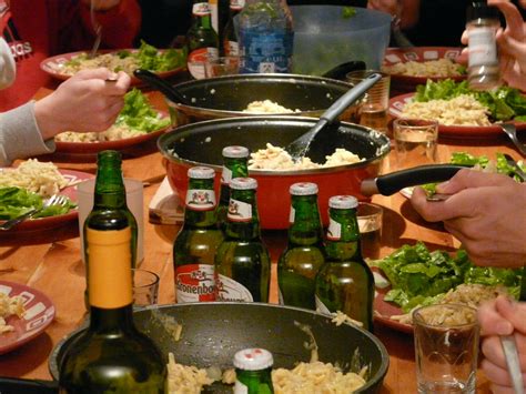 무료 이미지 표 레스토랑 축하 요리 식품 플레이트 먹다 팬 뷔페 맥주 아시아 음식 저녁 식사 굶주림