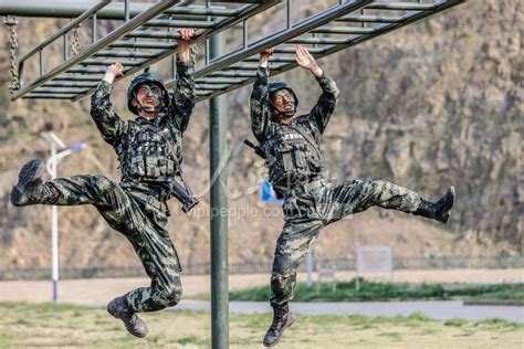 杭州：直击武警特战队员多课目强化训练 人民图片网