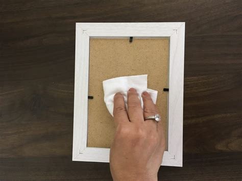 How To Hang A Picture Frame Without Damaging Walls KLAPiT