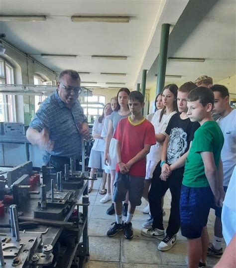 ЭКСКУРСИЯ ПО ЗАВОДУ ИМЕНИ КИРОВА Наши воспитанники посетили Павловский