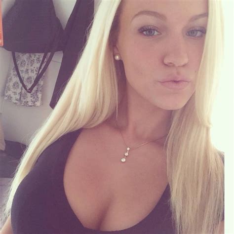 Blonde Cleavage Porn Pic