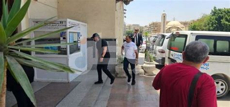 كريم عبدالعزيز أول الحضور في جنازة شقيق كريم أبوزيد الوطن