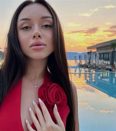 Как украинская вебкамщица женила на себе комика Славу Комиссаренко