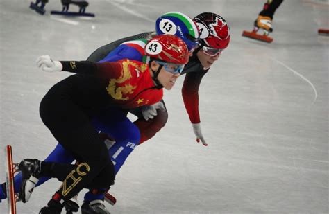中国代表团首金！武大靖领衔中国短道速滑队夺冠北京时间