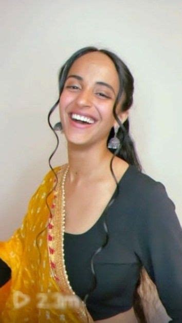 8 Hot Sexy Ruhee Dosani Bikini Pics