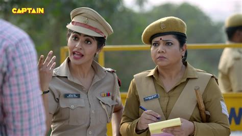 देखिये कैसे देती है Karishma Singh इस आदमी को अंग्रेजी में जवाब
