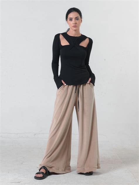 Open Front Cut Out Top Metamorphoza