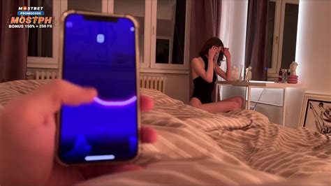 หนังเอ็กซ์ฝรั่ง Cutie Kim สาวฝรั่งผมสั้นคุยกับแฟนก่อนจะวางสายแล้วมาเสียตัวโดนเพื่อนชายเปิดซิงหี