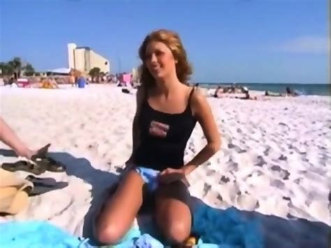 Public Nudity 10 She Strips In Front Of Friends For A Bet Eporner